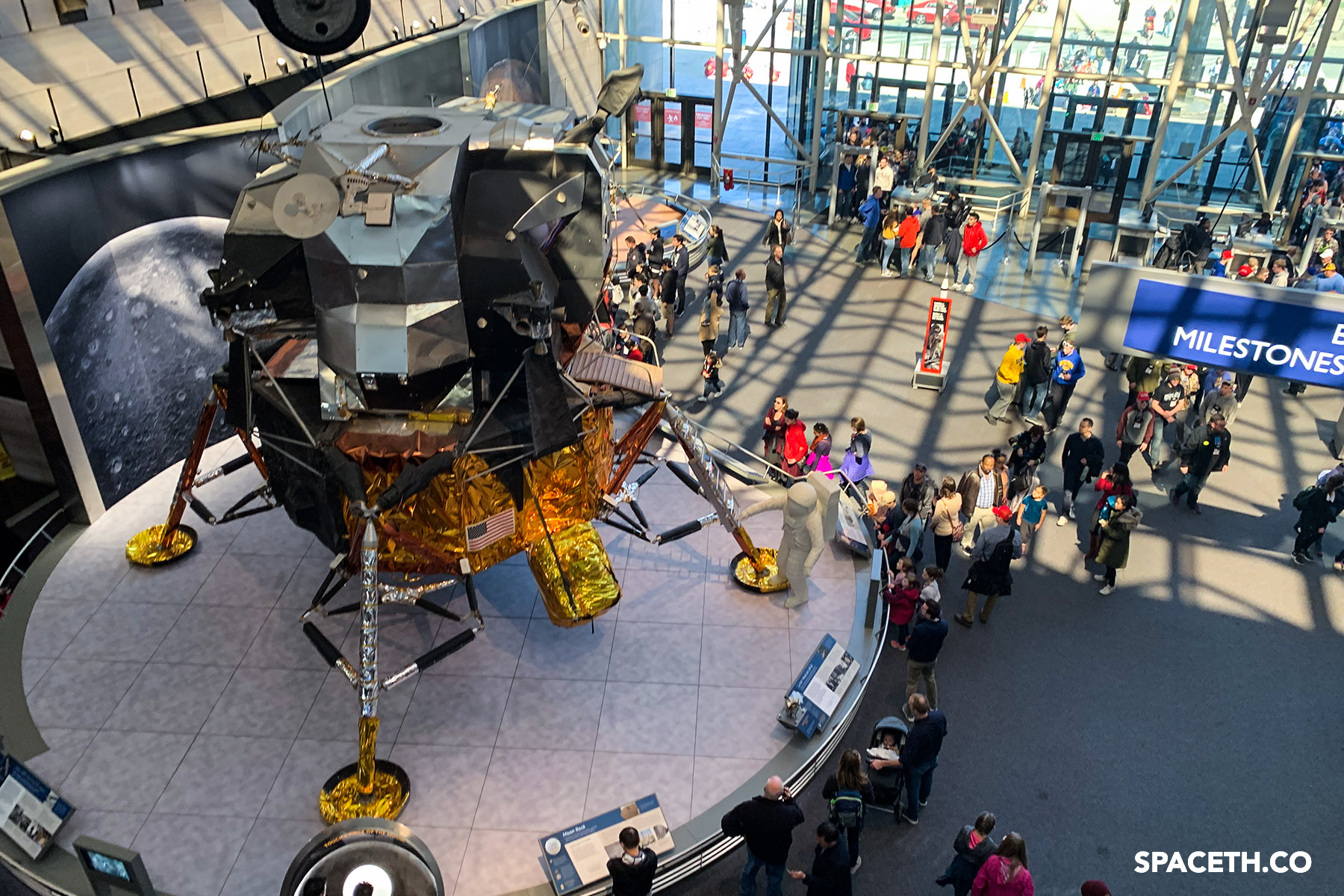 พาเดิน National Air and Space Museum ประวัติศาสตร์ เรื่องราว และวัตถุจริง