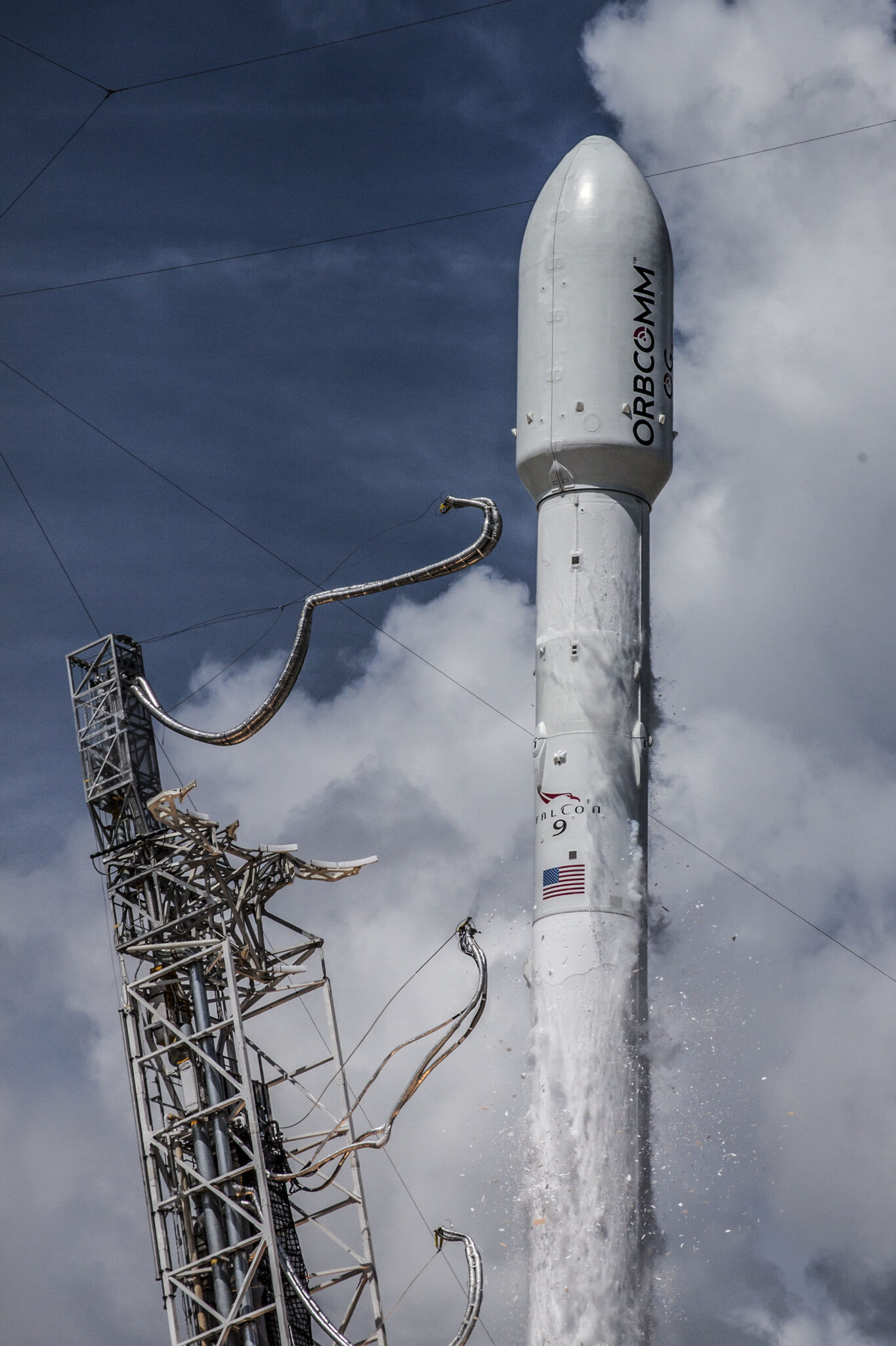 ทำไมตอนจรวด Falcon 9 ลงจอดถังเชื้อเพลิงของจรวดถึงเปลี่ยนสี