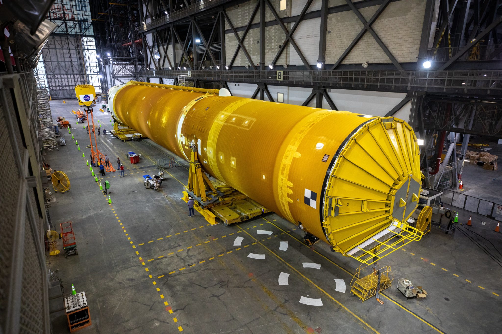 Solid Booster กลับมาแล้วในรอบ 10 ปี ประกอบร่างกับ SLS Core เตรียม Artemis 1