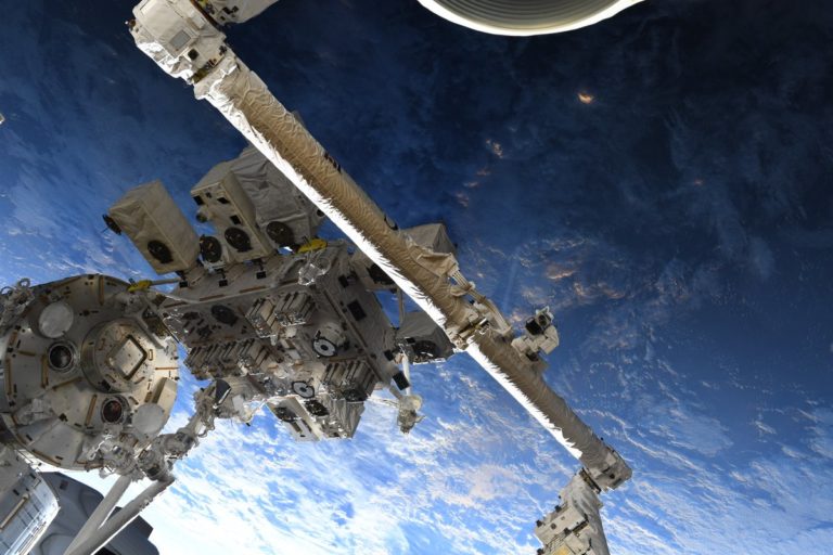 สรุปการ EVA เพื่อเริ่มติดตั้ง iROSA Solar Array แบบใหม่ให้กับ ISS