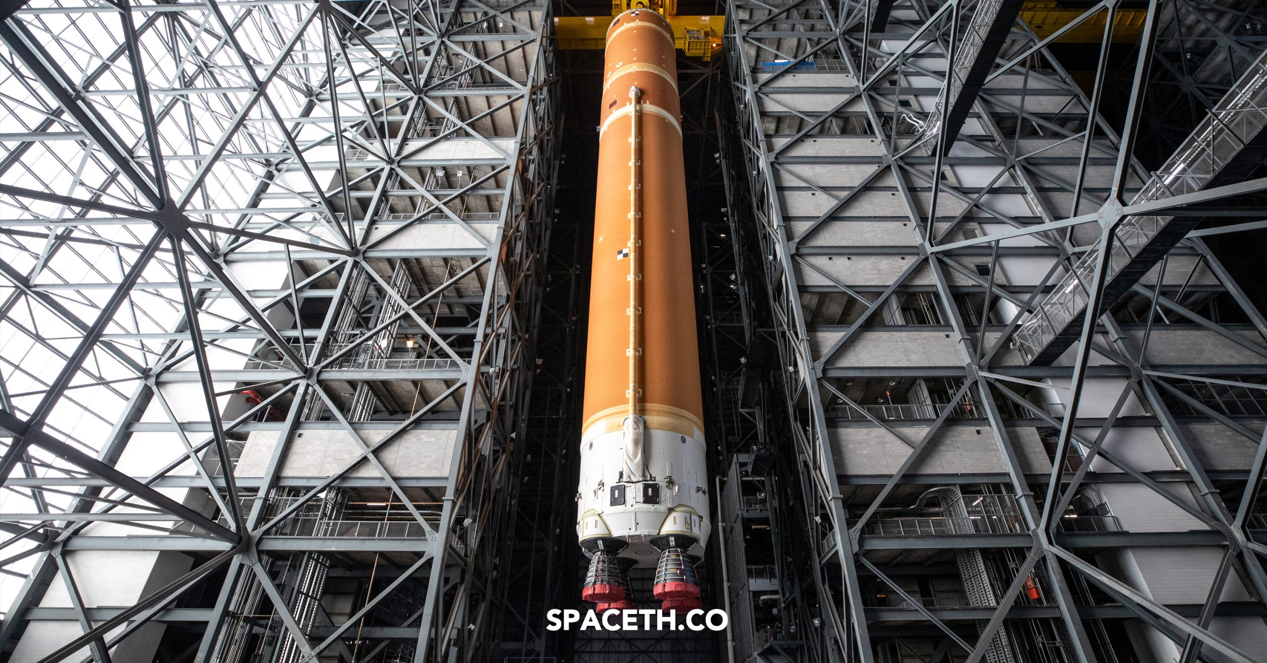 NASA เริ่มประกอบจรวด SLS สำหรับภารกิจ Artemis II